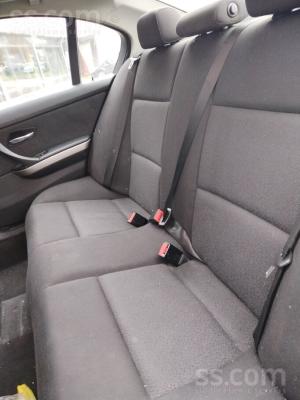 Black BMW 318 2006 in Valmiera, with an engine capacity of 2.00 L and mileage of 370 thousand km for 3500 €, photo 6 on AUTOMOTO.COM.LV