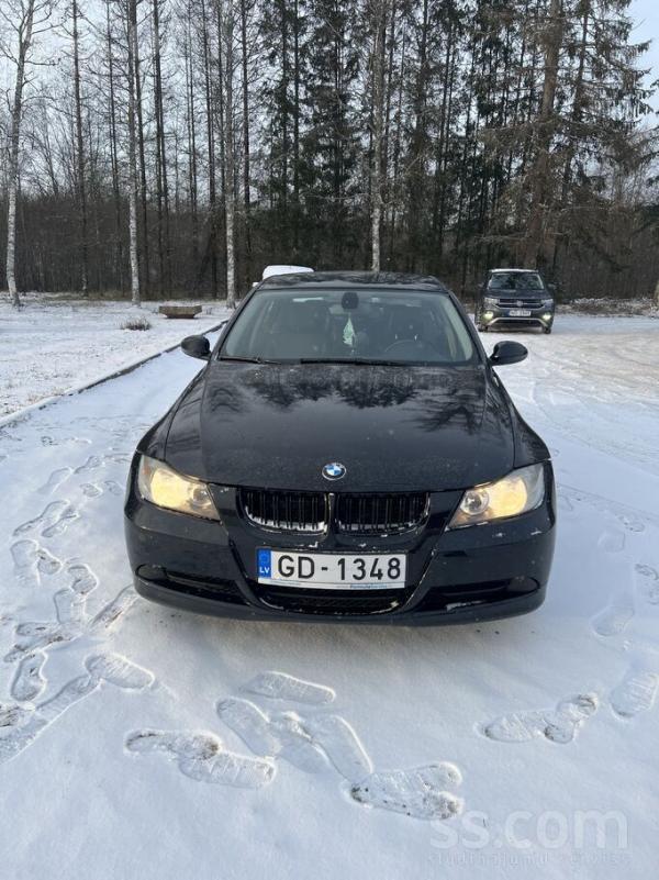 Black BMW 318 2006 in Riga, with an engine capacity of 2.00 L and mileage of 464 thousand km for 3000 €, photo 2 on AUTOMOTO.COM.LV