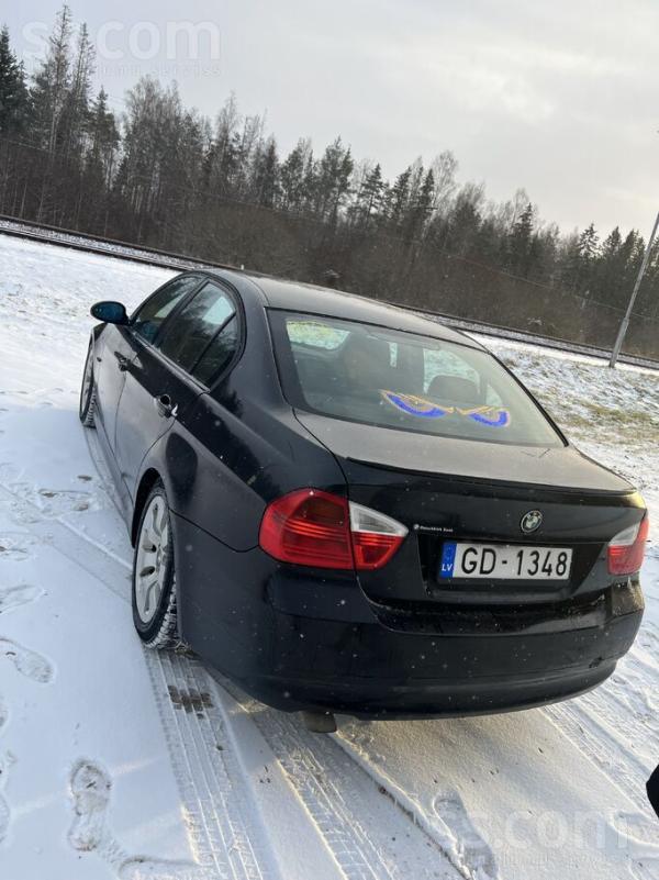 Black BMW 318 2006 in Riga, with an engine capacity of 2.00 L and mileage of 464 thousand km for 3000 €, photo 5 on AUTOMOTO.COM.LV