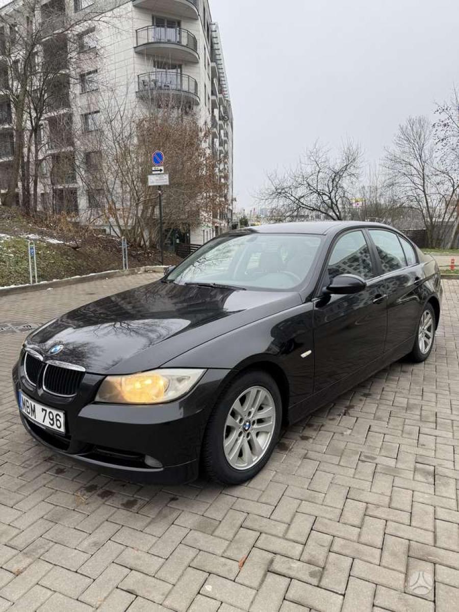 Black BMW 318 2006 in Vilnius, with an engine capacity of 2.00 L and mileage of 330 thousand km for 3300 €, photo 1 on AUTOMOTO.COM.LV