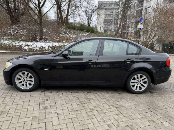 Black BMW 318 2006 in Vilnius, with an engine capacity of 2.00 L and mileage of 330 thousand km for 3300 €, photo 2 on AUTOMOTO.COM.LV