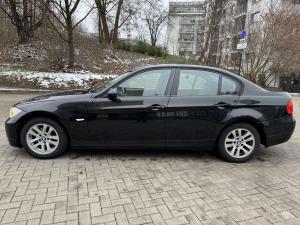 Black BMW 318 2006 in Vilnius, with an engine capacity of 2.00 L and mileage of 330 thousand km for 3300 €, photo 2 on AUTOMOTO.COM.LV