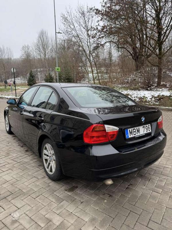 Black BMW 318 2006 in Vilnius, with an engine capacity of 2.00 L and mileage of 330 thousand km for 3300 €, photo 3 on AUTOMOTO.COM.LV