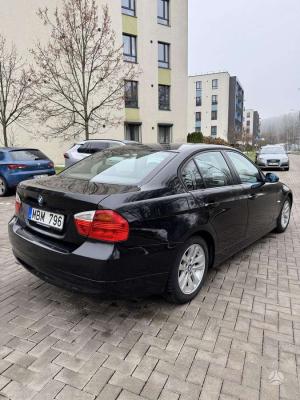 Black BMW 318 2006 in Vilnius, with an engine capacity of 2.00 L and mileage of 330 thousand km for 3300 €, photo 5 on AUTOMOTO.COM.LV