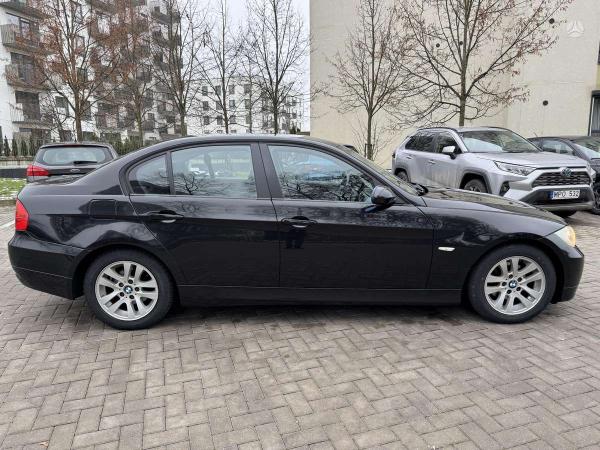 Black BMW 318 2006 in Vilnius, with an engine capacity of 2.00 L and mileage of 330 thousand km for 3300 €, photo 6 on AUTOMOTO.COM.LV