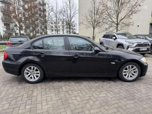 Black BMW 318 2006 in Vilnius, with an engine capacity of 2.00 L and mileage of 330 thousand km for 3300 €, photo 6 on AUTOMOTO.COM.LV