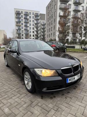 Black BMW 318 2006 in Vilnius, with an engine capacity of 2.00 L and mileage of 330 thousand km for 3300 €, photo 7 on AUTOMOTO.COM.LV