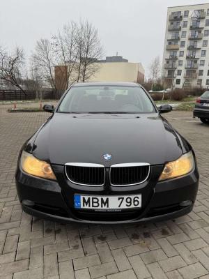 Black BMW 318 2006 in Vilnius, with an engine capacity of 2.00 L and mileage of 330 thousand km for 3300 €, photo 8 on AUTOMOTO.COM.LV