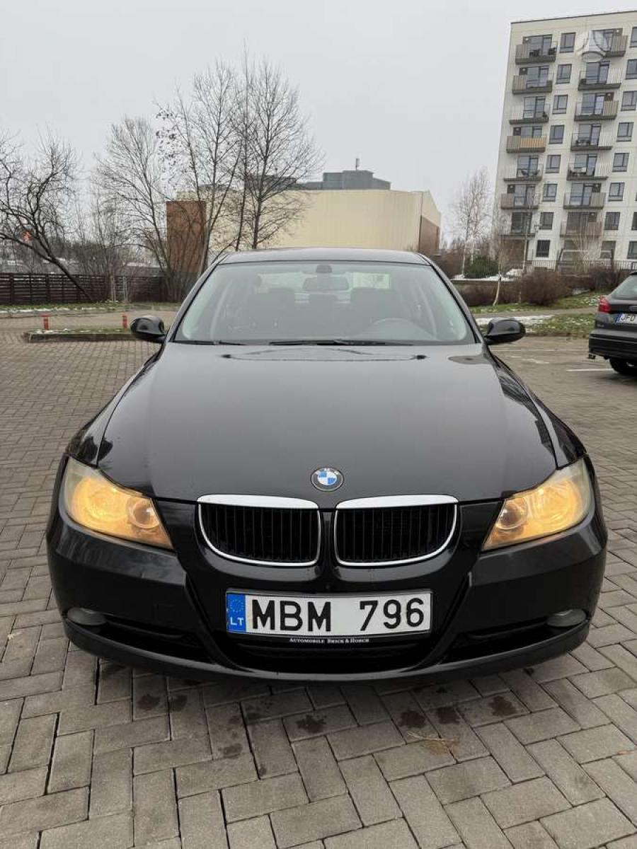 Black BMW 318 2006 in Vilnius, with an engine capacity of 2.00 L and mileage of 330 thousand km for 3300 €, photo 8 on AUTOMOTO.COM.LV