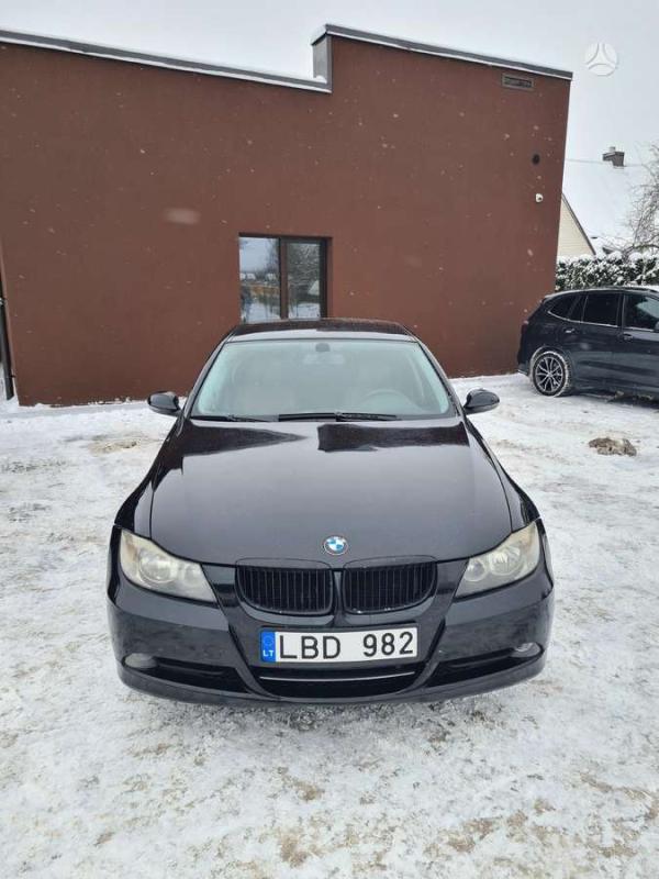 Melns BMW 318 2006 Kaišiadorys, ar dzinēja tilpumu 2.00 L un nobraukumu 335 tūkst. km par 3150 €, foto 3 vietnē AUTOMOTO.COM.LV