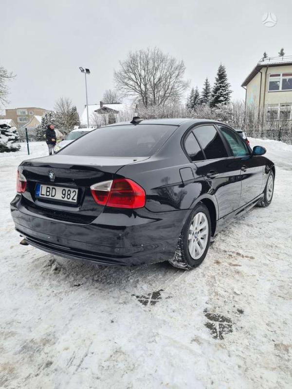 Melns BMW 318 2006 Kaišiadorys, ar dzinēja tilpumu 2.00 L un nobraukumu 335 tūkst. km par 3150 €, foto 6 vietnē AUTOMOTO.COM.LV