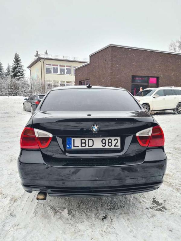 Melns BMW 318 2006 Kaišiadorys, ar dzinēja tilpumu 2.00 L un nobraukumu 335 tūkst. km par 3150 €, foto 8 vietnē AUTOMOTO.COM.LV