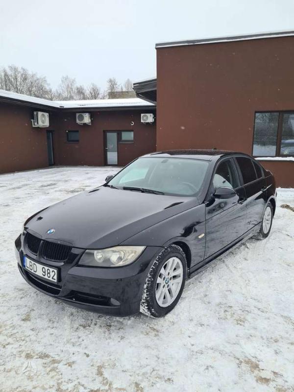 Melns BMW 318 2006 Kaišiadorys, ar dzinēja tilpumu 2.00 L un nobraukumu 335 tūkst. km par 3150 €, foto 10 vietnē AUTOMOTO.COM.LV