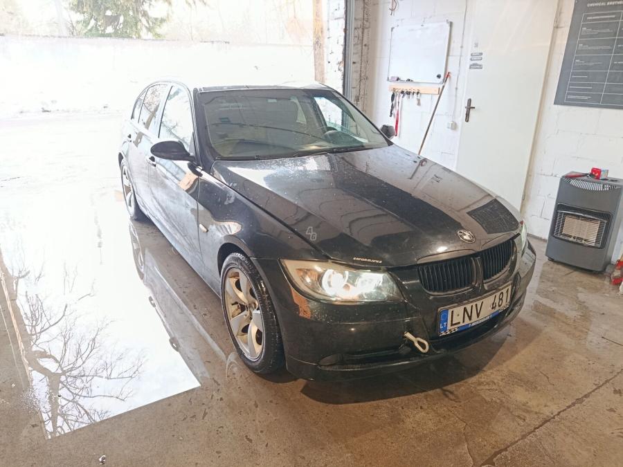 Black BMW 318 2006 in Joniskis, with an engine capacity of 2.00 L and mileage of 250 thousand km for 600 €, photo 2 on AUTOMOTO.COM.LV