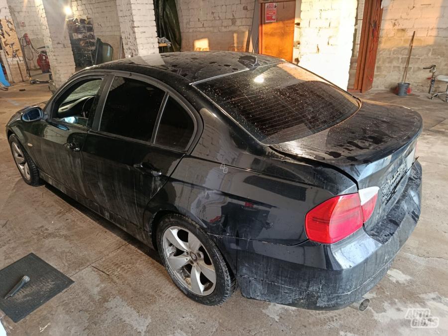 Black BMW 318 2006 in Joniskis, with an engine capacity of 2.00 L and mileage of 250 thousand km for 600 €, photo 5 on AUTOMOTO.COM.LV