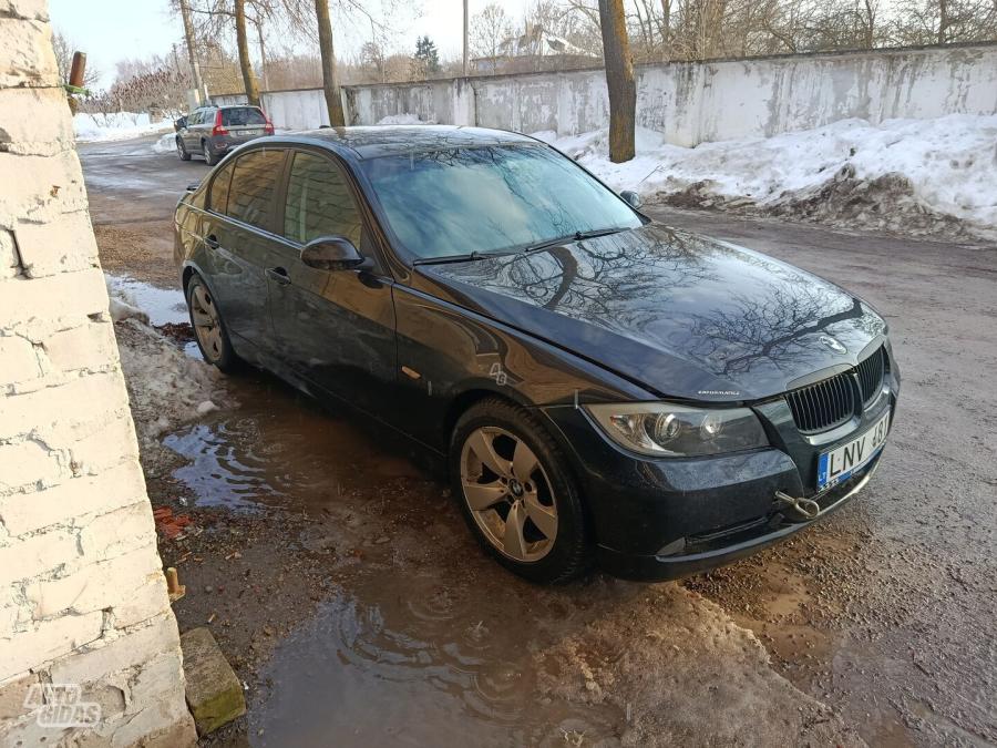 Black BMW 318 2006 in Joniskis, with an engine capacity of 2.00 L and mileage of 250 thousand km for 600 €, photo 9 on AUTOMOTO.COM.LV