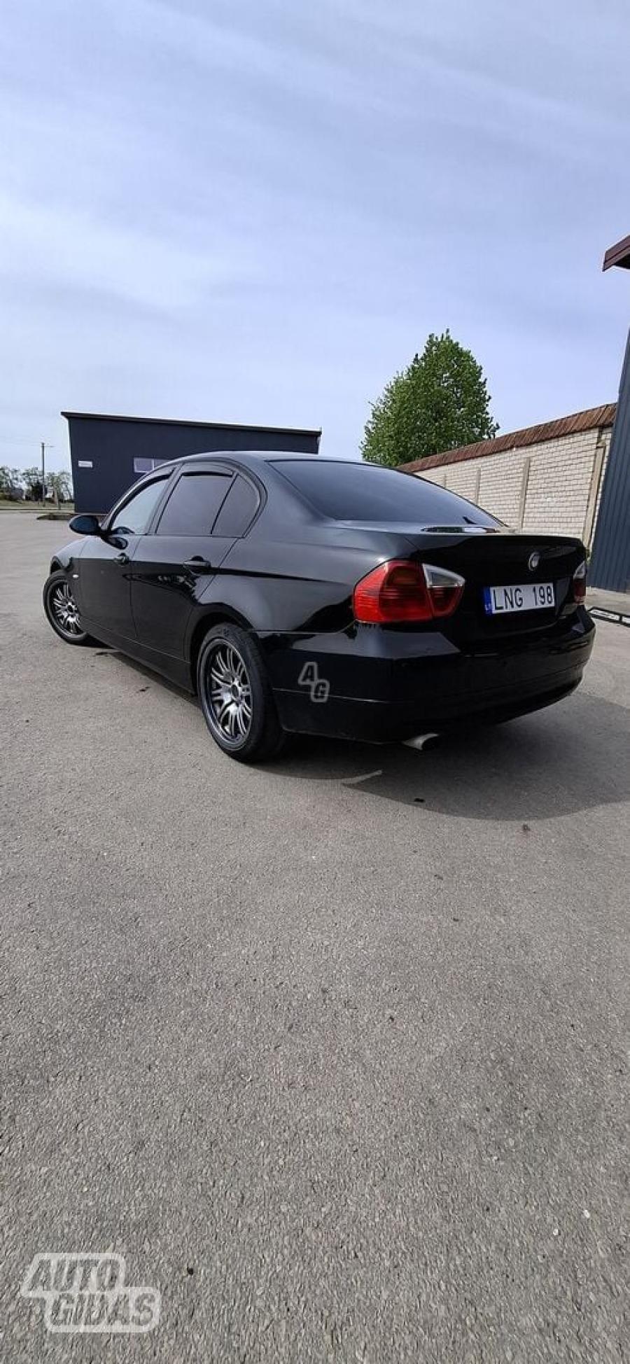 Black BMW 318 2006 in Taurage, with an engine capacity of 2.00 L and mileage of 398 thousand km for 3000 €, photo 6 on AUTOMOTO.COM.LV
