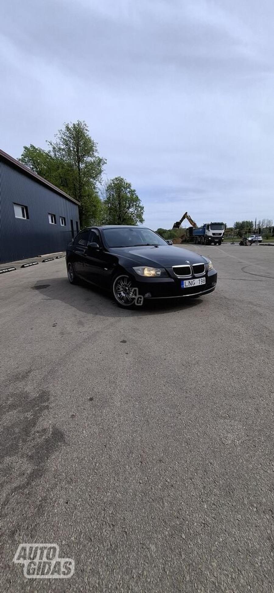 Black BMW 318 2006 in Taurage, with an engine capacity of 2.00 L and mileage of 398 thousand km for 3000 €, photo 8 on AUTOMOTO.COM.LV