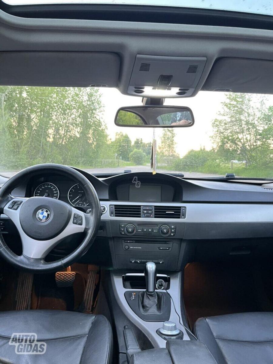 Black BMW 318 2006 in Vilnius, with an engine capacity of 2.00 L and mileage of 211 thousand km for 2500 €, photo 12 on AUTOMOTO.COM.LV