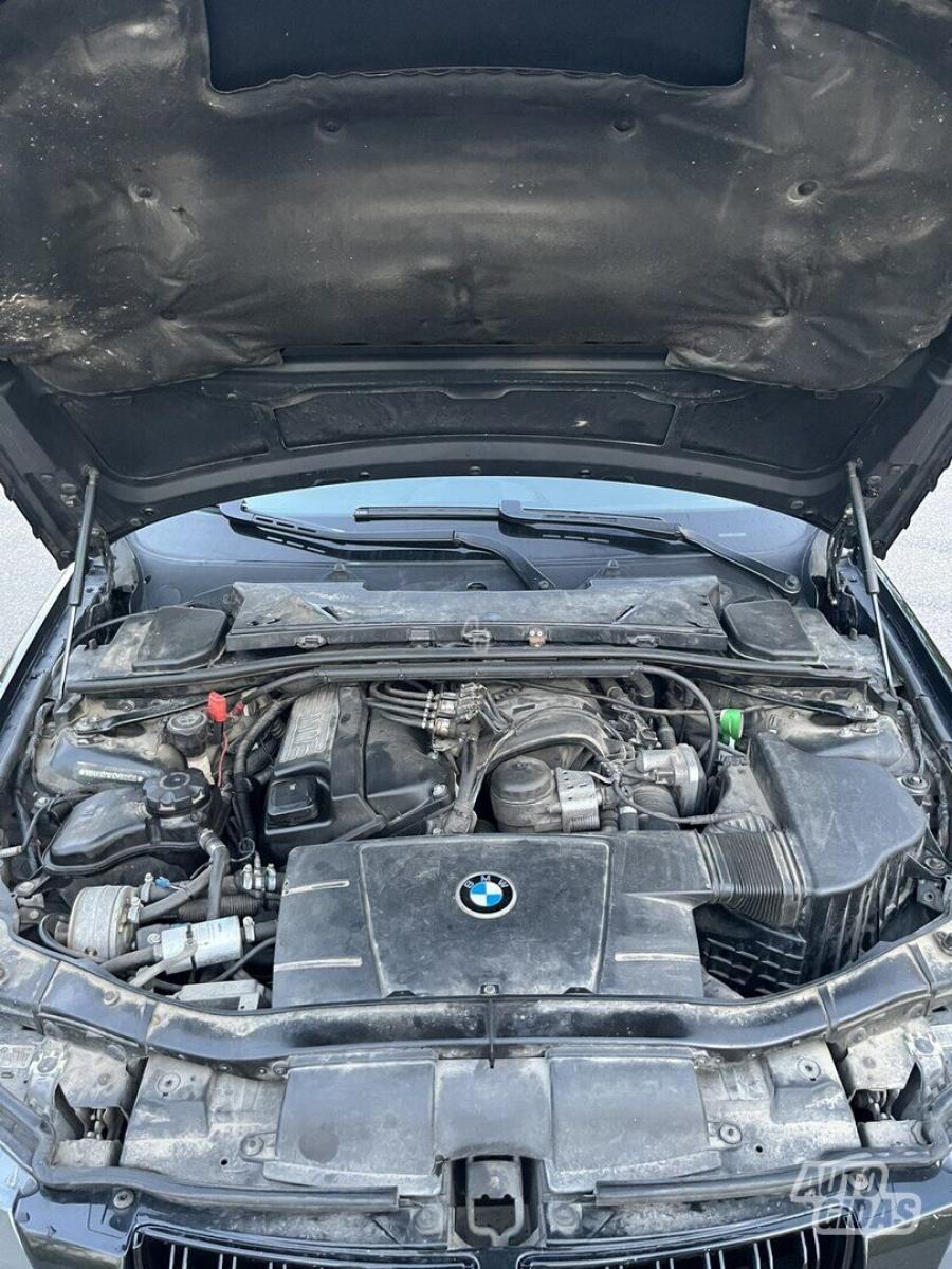 Black BMW 318 2006 in Vilnius, with an engine capacity of 2.00 L and mileage of 211 thousand km for 2500 €, photo 17 on AUTOMOTO.COM.LV