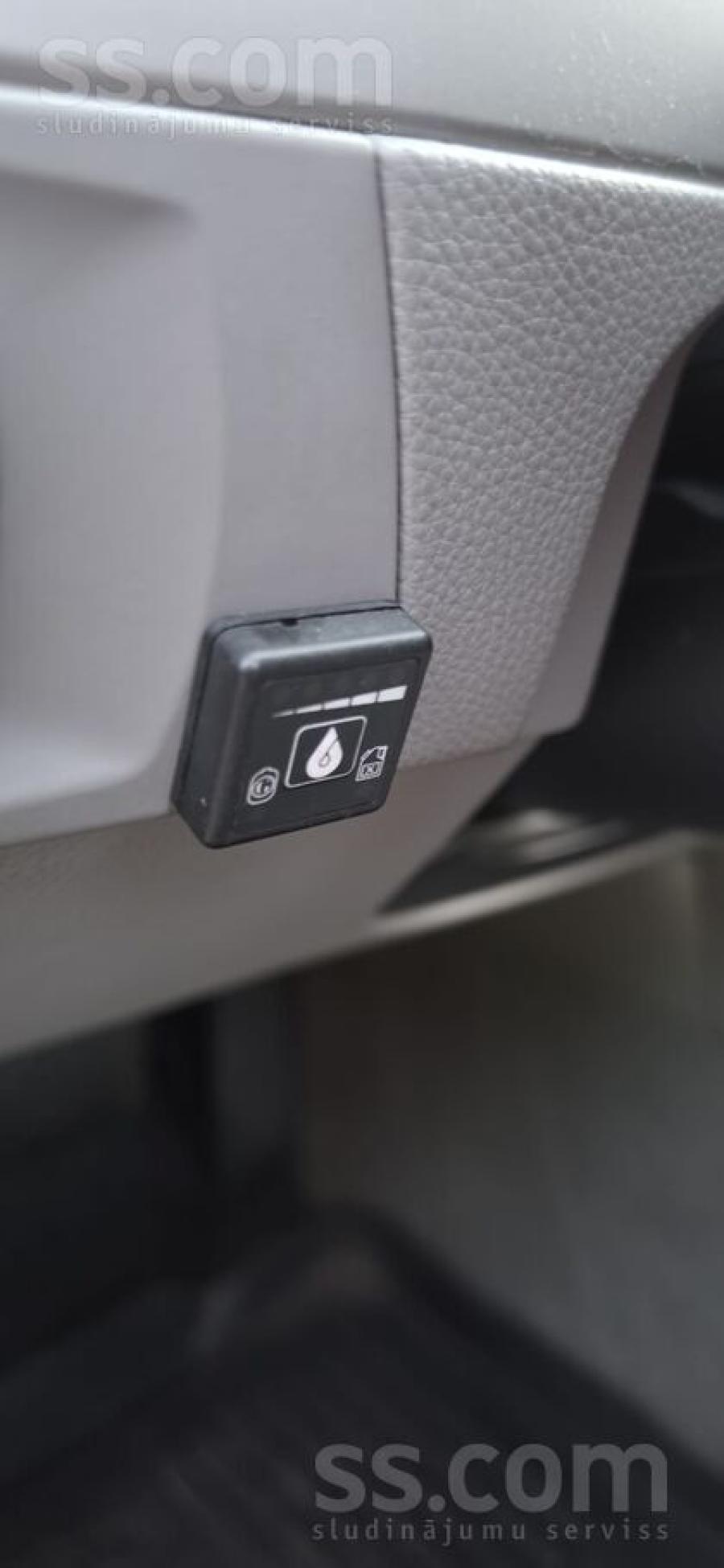 Melns BMW 318 2006 Kuldīga, ar dzinēja tilpumu 2.00 L un nobraukumu 369 tūkst. km par 2950 €, foto 30 vietnē AUTOMOTO.COM.LV