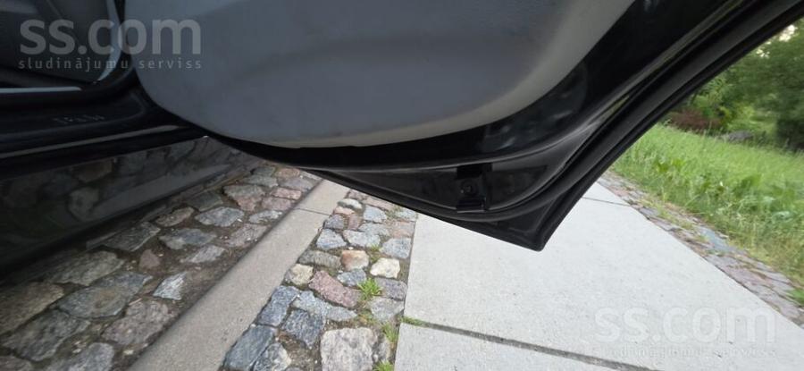 Melns BMW 318 2006 Kuldīga, ar dzinēja tilpumu 2.00 L un nobraukumu 369 tūkst. km par 2950 €, foto 35 vietnē AUTOMOTO.COM.LV
