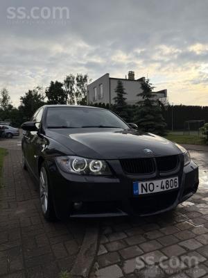 Black BMW 318 2006 in Riga, with an engine capacity of 2.00 L and mileage of 230 thousand km for 3990 €, photo 3 on AUTOMOTO.COM.LV