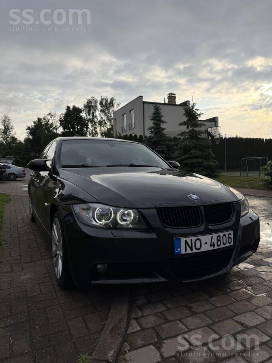 Black BMW 318 2006 in Riga, with an engine capacity of 2.00 L and mileage of 230 thousand km for 3990 €, photo 3 on AUTOMOTO.COM.LV