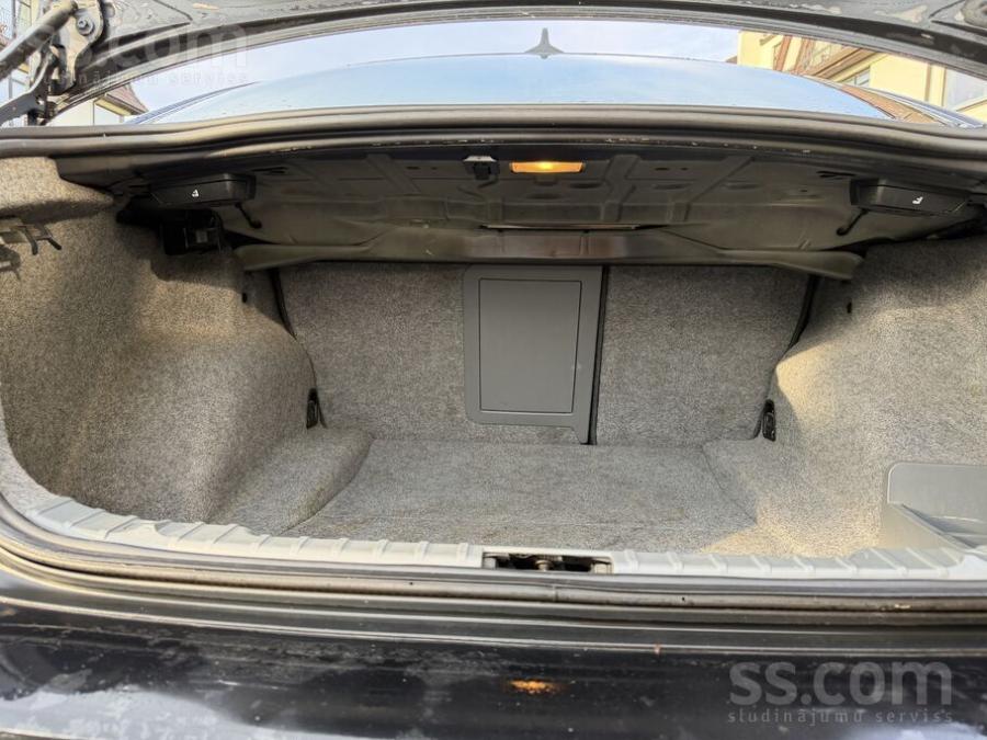 Black BMW 318 2006 in Riga, with an engine capacity of 2.00 L and mileage of 230 thousand km for 3990 €, photo 8 on AUTOMOTO.COM.LV