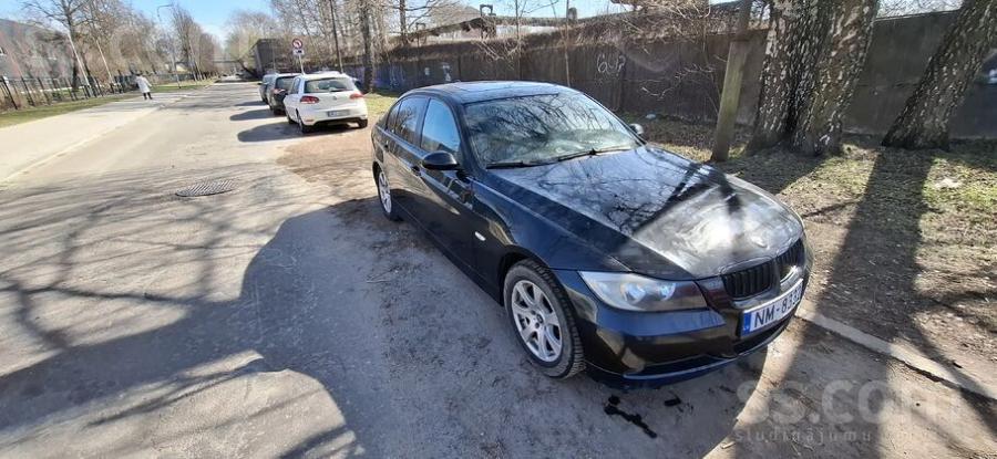 Black BMW 318 2006 in Riga, with an engine capacity of 2.00 L and mileage of 242 thousand km for 3500 €, photo 3 on AUTOMOTO.COM.LV