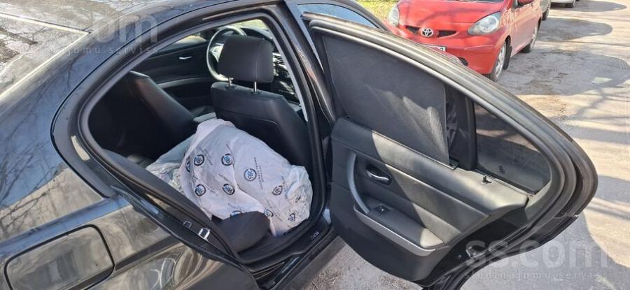 Black BMW 318 2006 in Riga, with an engine capacity of 2.00 L and mileage of 242 thousand km for 3500 €, photo 10 on AUTOMOTO.COM.LV