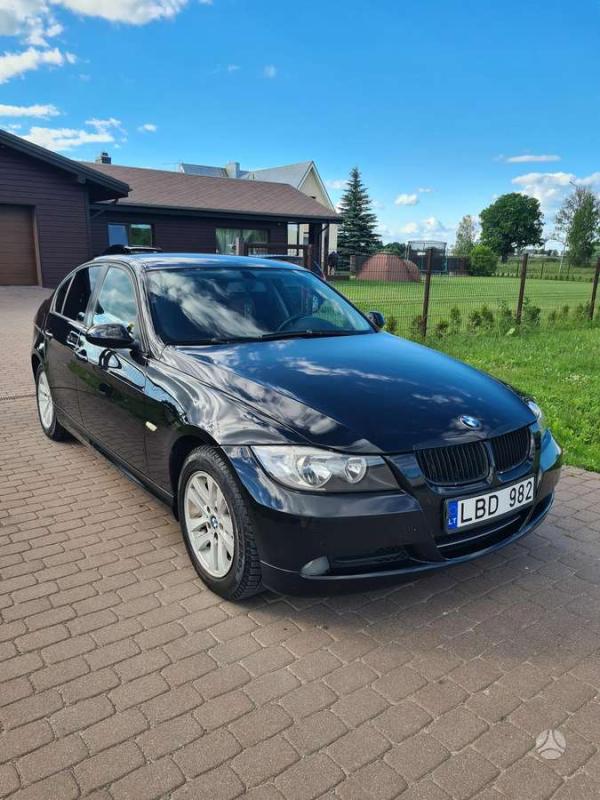 Melns BMW 318 2006 Kaišiadorys, ar dzinēja tilpumu 2.00 L un nobraukumu 339 tūkst. km par 3250 €, foto 1 vietnē AUTOMOTO.COM.LV