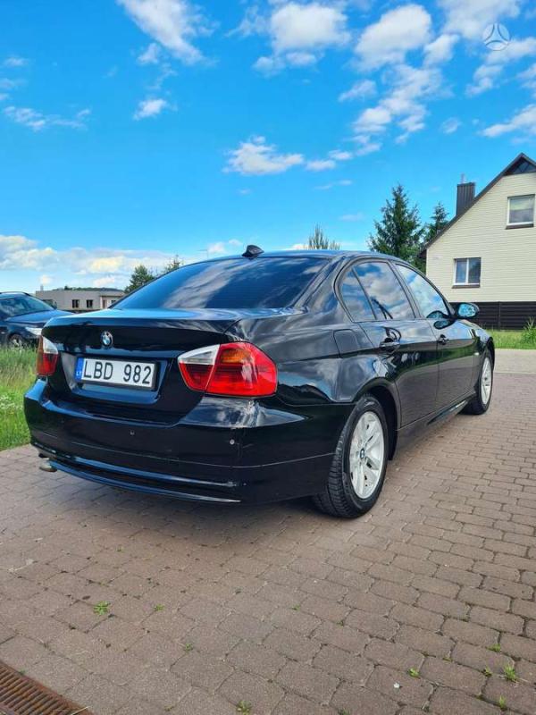 Melns BMW 318 2006 Kaišiadorys, ar dzinēja tilpumu 2.00 L un nobraukumu 339 tūkst. km par 3250 €, foto 5 vietnē AUTOMOTO.COM.LV