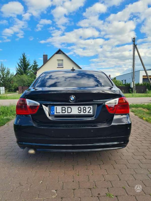 Melns BMW 318 2006 Kaišiadorys, ar dzinēja tilpumu 2.00 L un nobraukumu 339 tūkst. km par 3250 €, foto 6 vietnē AUTOMOTO.COM.LV