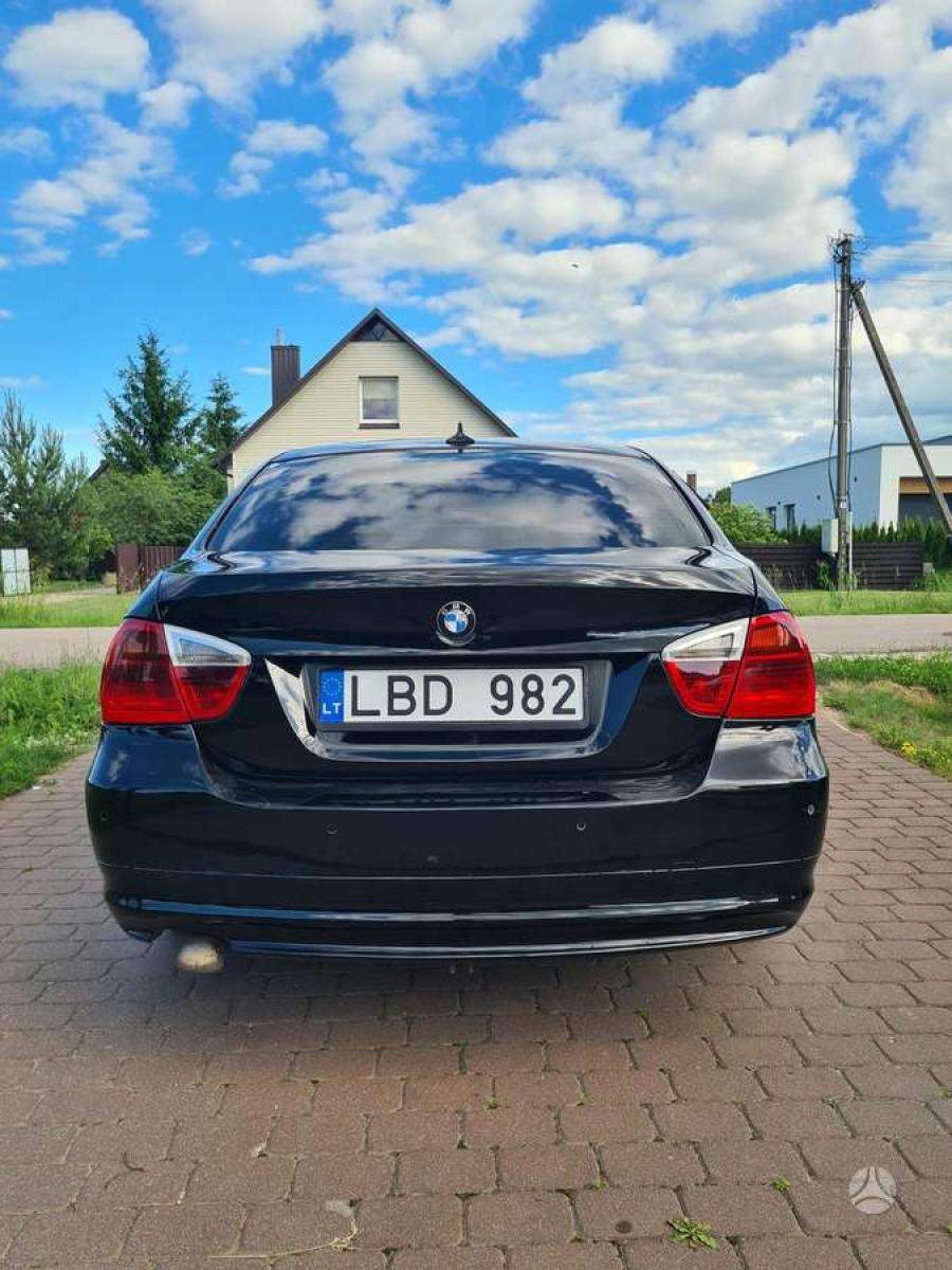 Melns BMW 318 2006 Kaišiadorys, ar dzinēja tilpumu 2.00 L un nobraukumu 339 tūkst. km par 3250 €, foto 7 vietnē AUTOMOTO.COM.LV