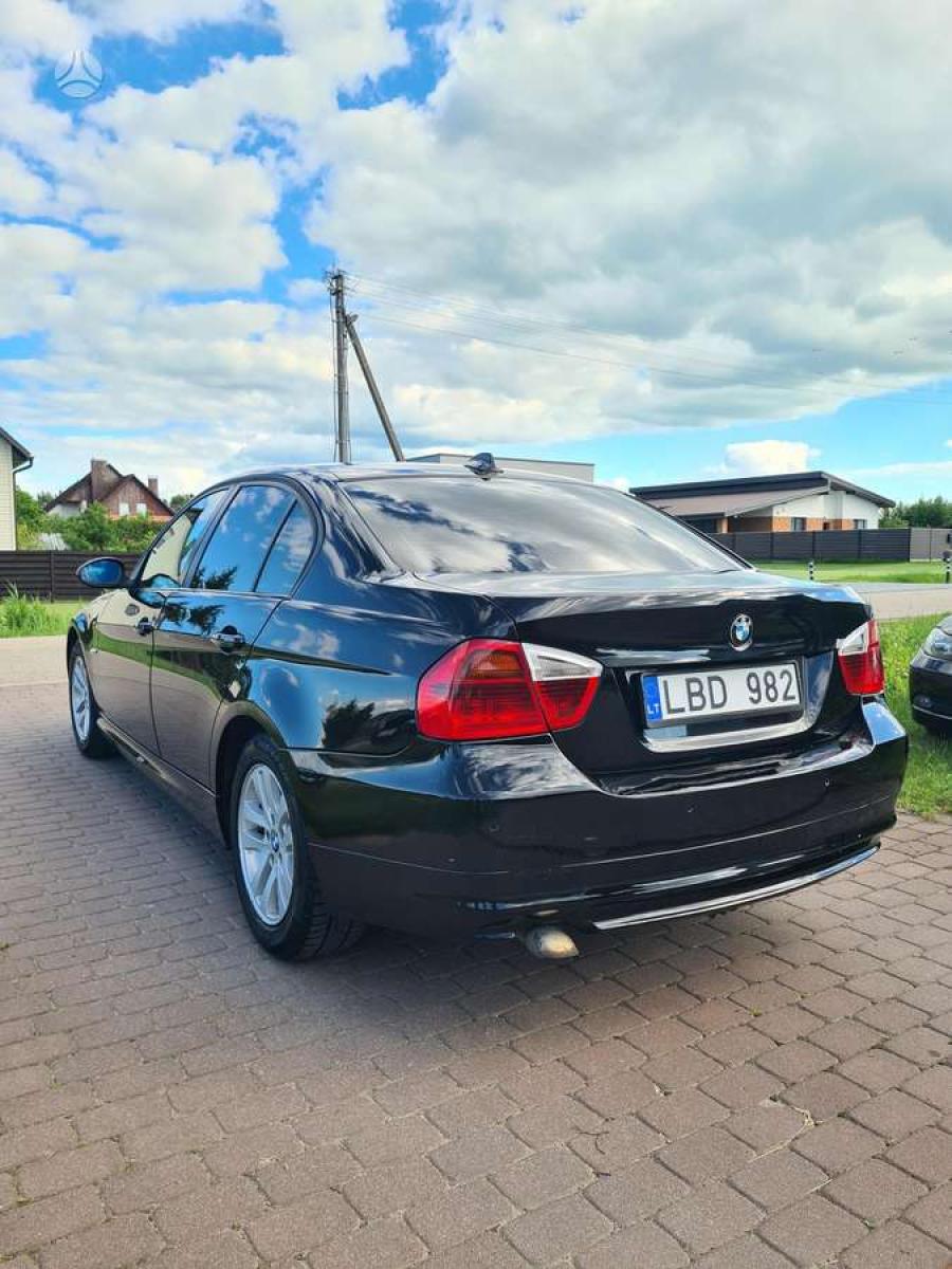 Melns BMW 318 2006 Kaišiadorys, ar dzinēja tilpumu 2.00 L un nobraukumu 339 tūkst. km par 3250 €, foto 8 vietnē AUTOMOTO.COM.LV