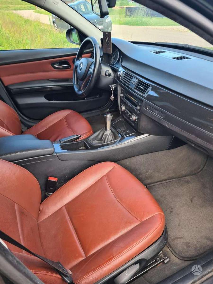 Melns BMW 318 2006 Kaišiadorys, ar dzinēja tilpumu 2.00 L un nobraukumu 339 tūkst. km par 3250 €, foto 18 vietnē AUTOMOTO.COM.LV