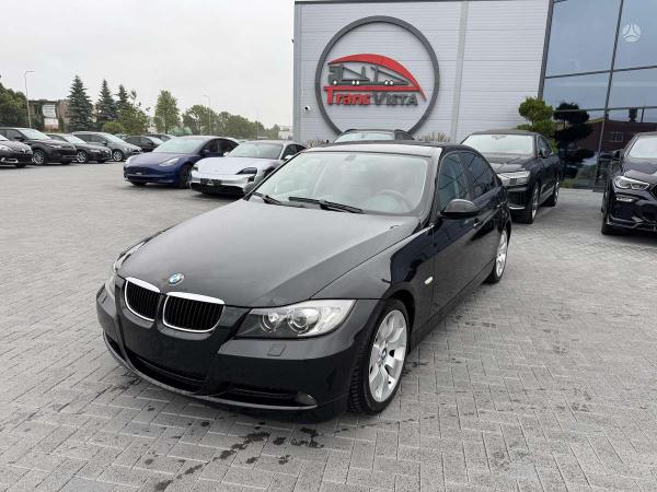 Black BMW 318 2006 in Telschi, with an engine capacity of 2.00 L and mileage of 210 thousand km for 4499 €, photo 1 on AUTOMOTO.COM.LV