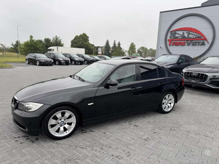 Black BMW 318 2006 in Telschi, with an engine capacity of 2.00 L and mileage of 210 thousand km for 4499 €, photo 3 on AUTOMOTO.COM.LV