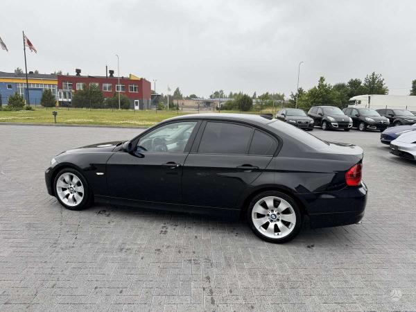 Black BMW 318 2006 in Telschi, with an engine capacity of 2.00 L and mileage of 210 thousand km for 4499 €, photo 3 on AUTOMOTO.COM.LV