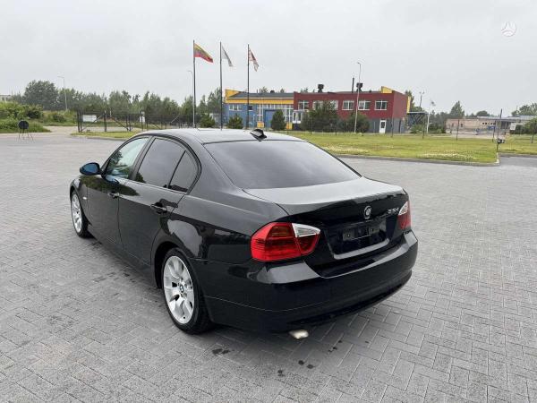 Black BMW 318 2006 in Telschi, with an engine capacity of 2.00 L and mileage of 210 thousand km for 4499 €, photo 4 on AUTOMOTO.COM.LV