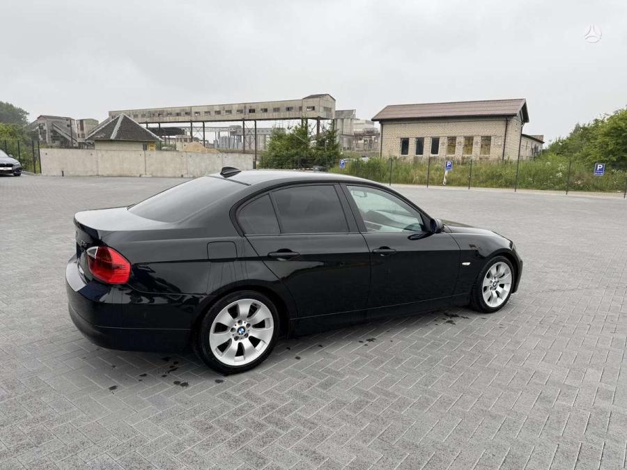 Black BMW 318 2006 in Telschi, with an engine capacity of 2.00 L and mileage of 210 thousand km for 4499 €, photo 8 on AUTOMOTO.COM.LV