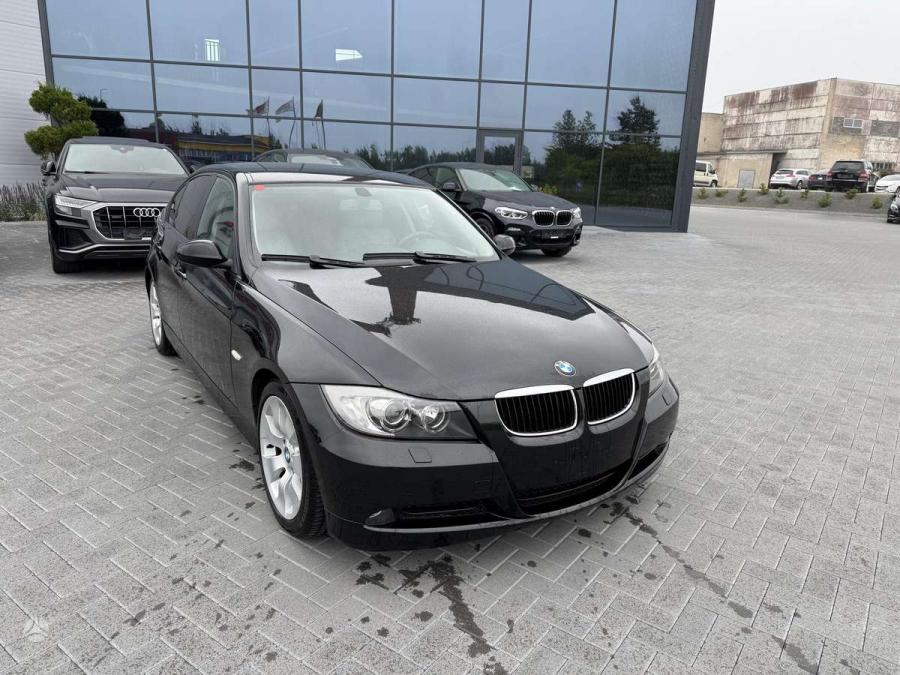 Black BMW 318 2006 in Telschi, with an engine capacity of 2.00 L and mileage of 210 thousand km for 4499 €, photo 10 on AUTOMOTO.COM.LV