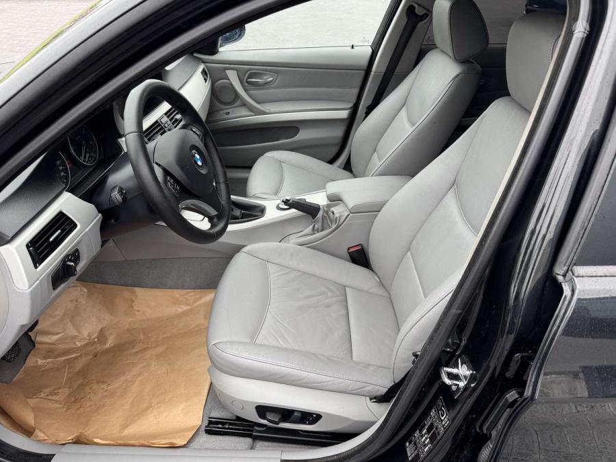 Black BMW 318 2006 in Telschi, with an engine capacity of 2.00 L and mileage of 210 thousand km for 4499 €, photo 14 on AUTOMOTO.COM.LV