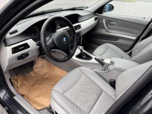 Black BMW 318 2006 in Telschi, with an engine capacity of 2.00 L and mileage of 210 thousand km for 4499 €, photo 17 on AUTOMOTO.COM.LV