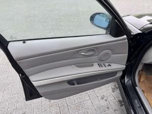 Black BMW 318 2006 in Telschi, with an engine capacity of 2.00 L and mileage of 210 thousand km for 4499 €, photo 18 on AUTOMOTO.COM.LV