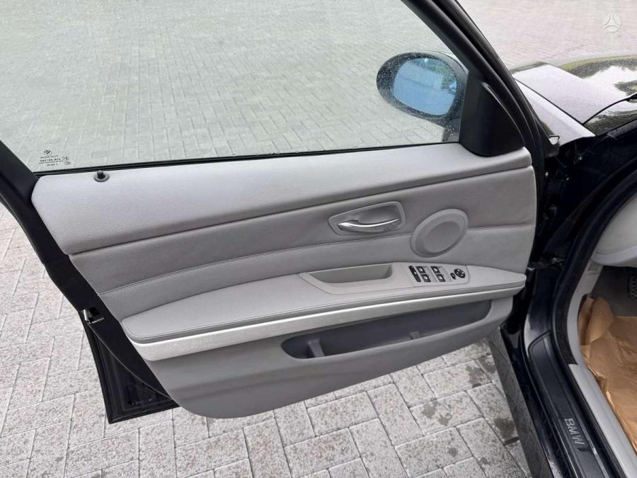 Black BMW 318 2006 in Telschi, with an engine capacity of 2.00 L and mileage of 210 thousand km for 4499 €, photo 18 on AUTOMOTO.COM.LV