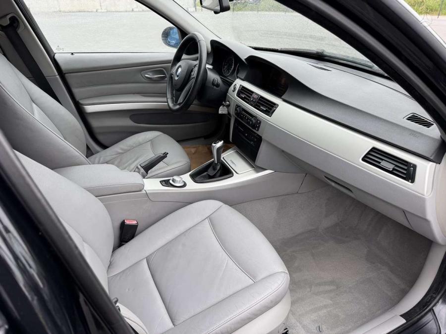 Black BMW 318 2006 in Telschi, with an engine capacity of 2.00 L and mileage of 210 thousand km for 4499 €, photo 23 on AUTOMOTO.COM.LV