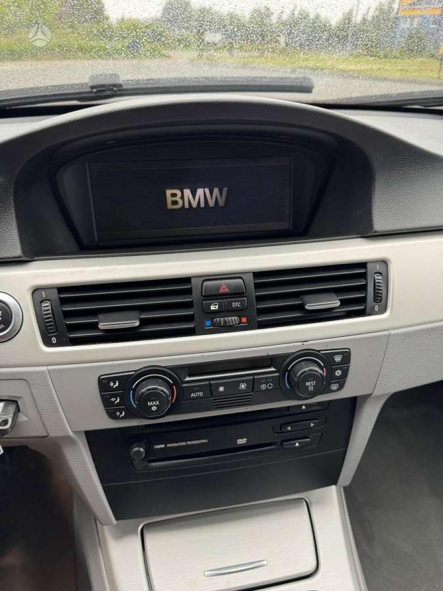 Black BMW 318 2006 in Telschi, with an engine capacity of 2.00 L and mileage of 210 thousand km for 4499 €, photo 24 on AUTOMOTO.COM.LV