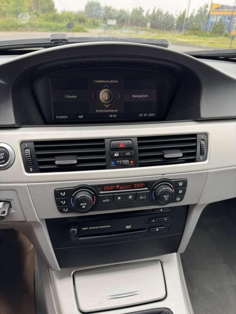 Black BMW 318 2006 in Telschi, with an engine capacity of 2.00 L and mileage of 210 thousand km for 4499 €, photo 25 on AUTOMOTO.COM.LV